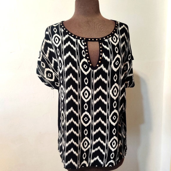 Lavish | Tops | Lavish Top Rayon Medium | Poshmark